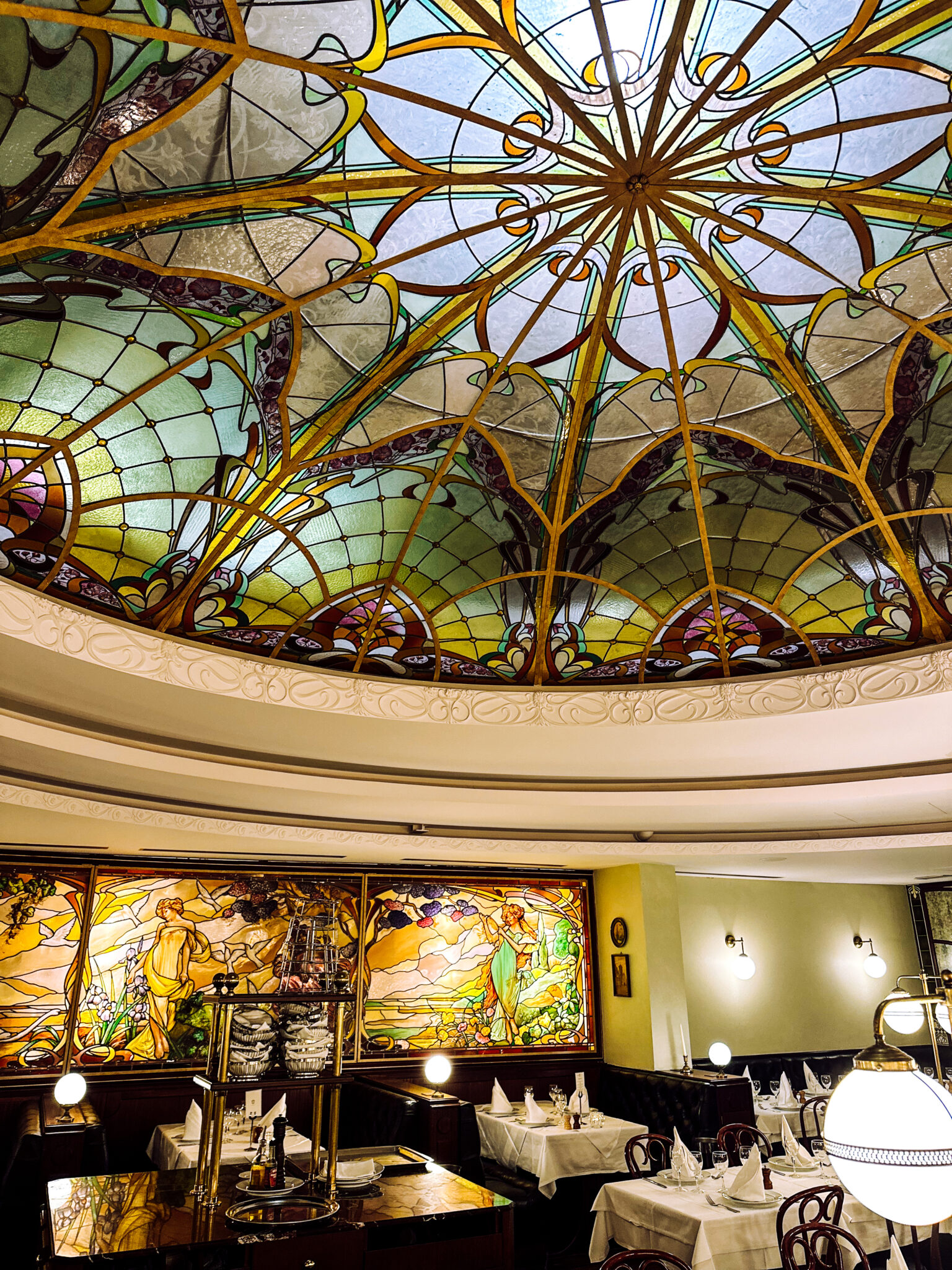 Food Spots Straßburg: Kulinarik-Tipps von Flammkuchen bis Wein